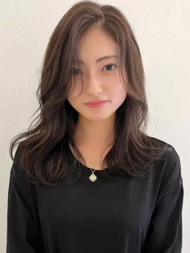 写真 11枚目 そろそろ髪伸ばしてみない?アラサー女子に激推し「ミディアム&セミロング」12選 Locari(ロカリ)