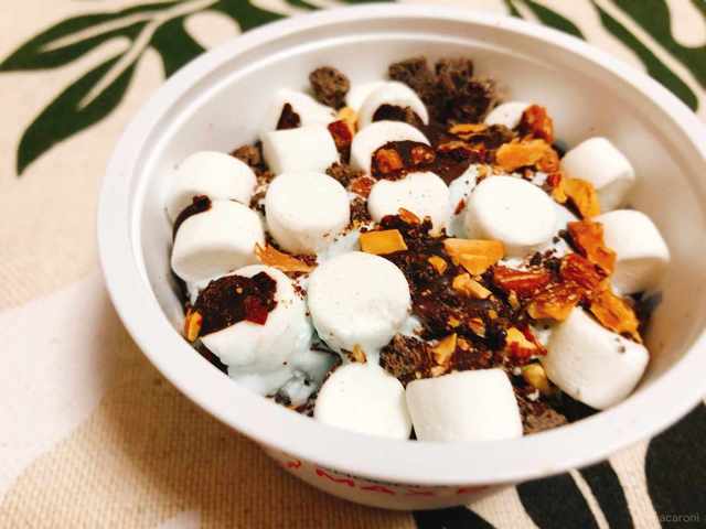 写真 (3枚目) - 第3弾はチョコミント♪「セブン×マックスブレナー」はザクもち食感！ - LOCARI（ロカリ）