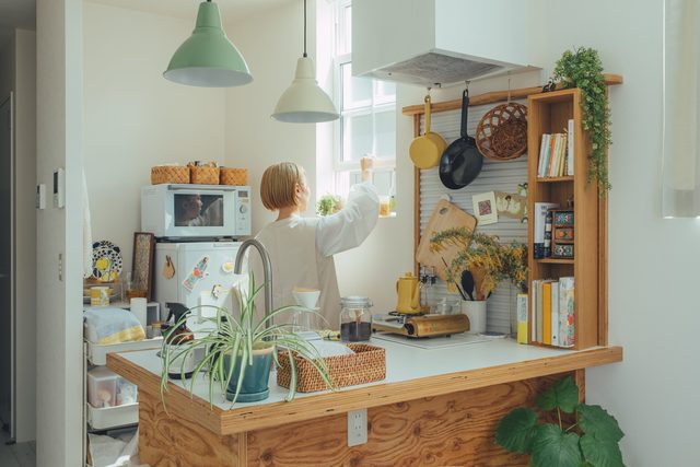 写真 (14枚目) - 無垢材と白のカウンターキッチンに一目惚れ。仕事も暮らしも充実する1LDK・28㎡ - LOCARI（ロカリ）