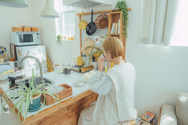 写真 (28枚目) - 無垢材と白のカウンターキッチンに一目惚れ。仕事も暮らしも充実する1LDK・28㎡ - LOCARI（ロカリ）