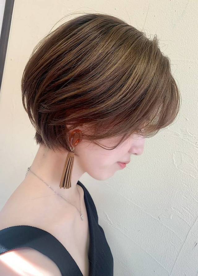 写真 (2枚目) - これは旦那も惚れ直す♡エレガントにキマる「大人ショートヘア」5選 - LOCARI（ロカリ）