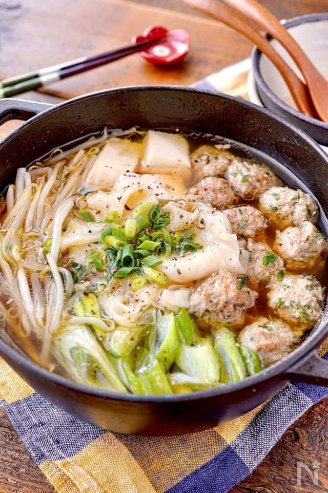 写真 (2枚目) - 今夜は鍋に決まり！大人も子供もハマる「熱々！絶品“鍋レシピ”」12選 - LOCARI（ロカリ）