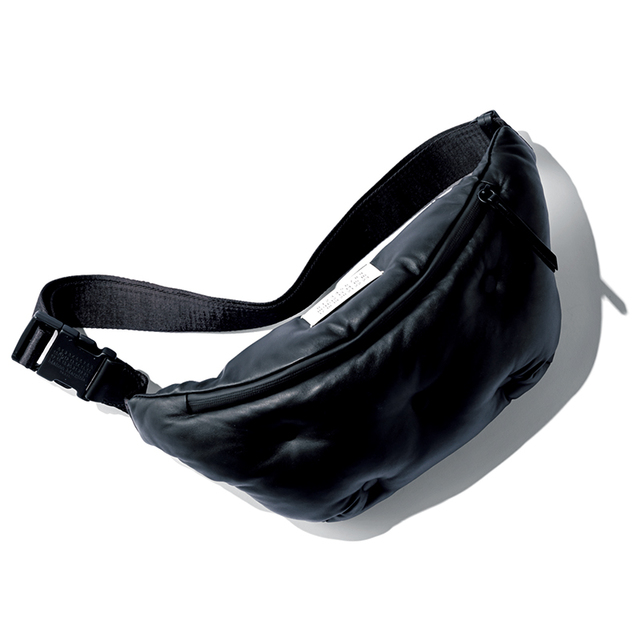 写真 (10枚目) - [ハイブランドの黒ボディバッグ7選]パパと兼用できる子連れバッグの正解って？ - LOCARI（ロカリ）