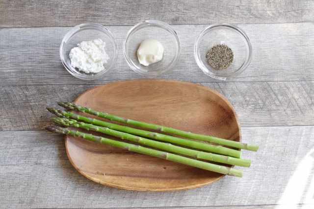 写真 (3枚目) - 茹でて和えるだけ！「アスパラガスのカッテージチーズ和え」 - LOCARI（ロカリ） - LOCARI（ロカリ）