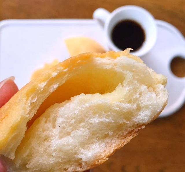 写真 (5枚目) - ほんのり塩気♪ ローソン「チーズメロンパン」はリベイクで香りUP！ - - LOCARI（ロカリ）