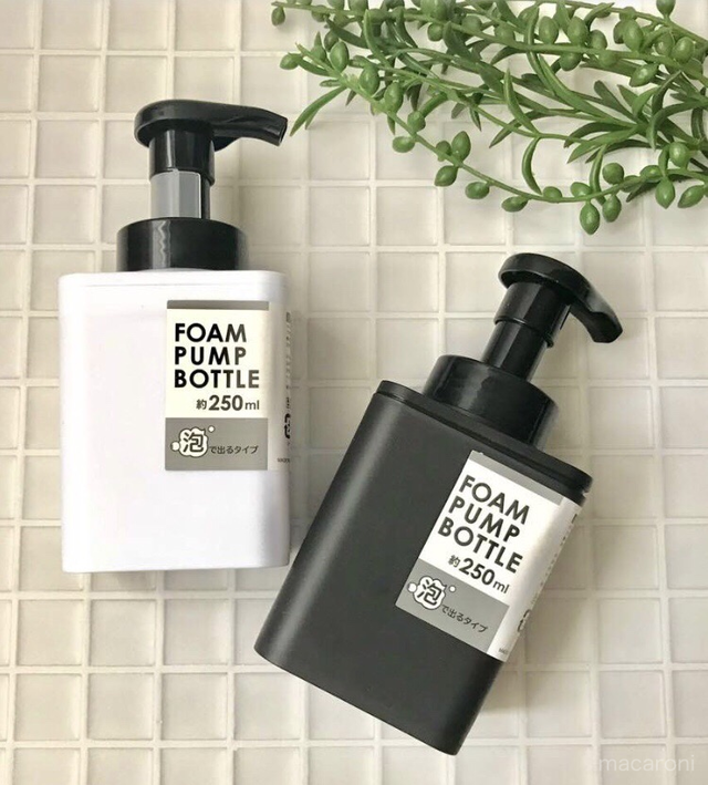 写真 (2枚目) - セリア通もひと目惚れ！「泡ソープボトル」で水まわりをモノトーンに♪ - LOCARI（ロカリ）