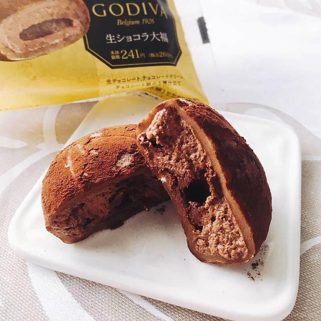 写真 (7枚目) - なにこのリッチ感…！「ローソン×ゴディバ」の新作2品でチョコ天国へ♪ - - LOCARI（ロカリ）
