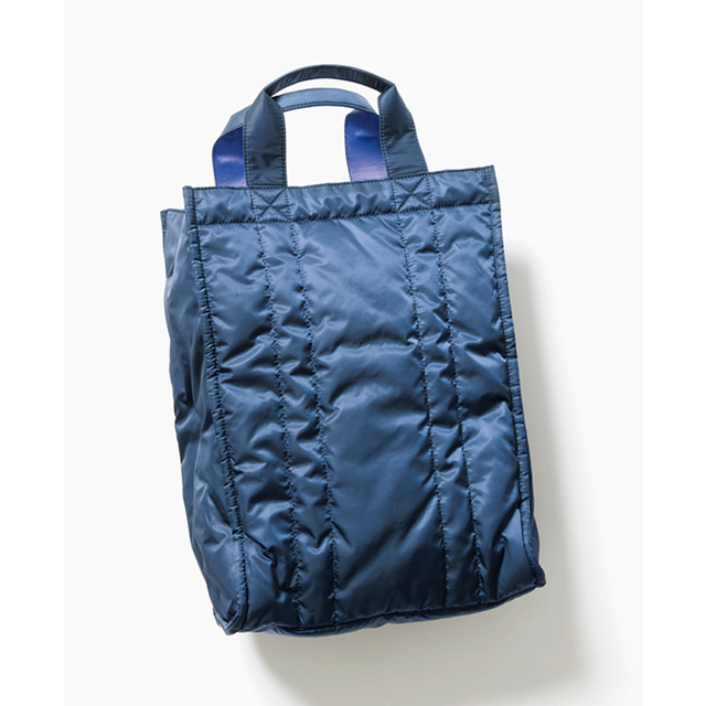 写真 (2枚目) - [ネイビー名品7選]カジュアルが“キレイめ”にまとまる！スニーカー、トートetc. - LOCARI（ロカリ）