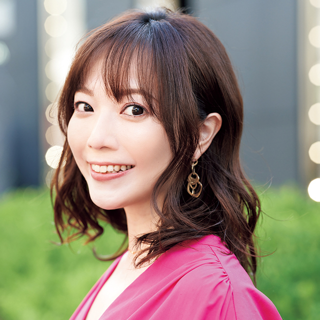 写真 (1枚目) - [最大3kg痩せ見え！]髪を切らなくても小顔効果抜群なヘアアレンジ3つ - LOCARI（ロカリ）