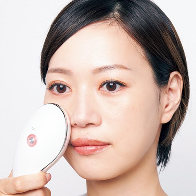 写真 (3枚目) - [IKKOさん監修]たった5分で美容医療級の効果がある美顔器って？ - LOCARI（ロカリ）