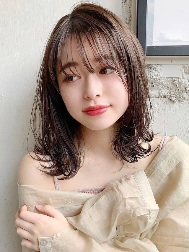 写真 (2枚目) - この透明感欲しかった！40代の肌がきれいに見えるヘアカラー5選 - LOCARI（ロカリ）