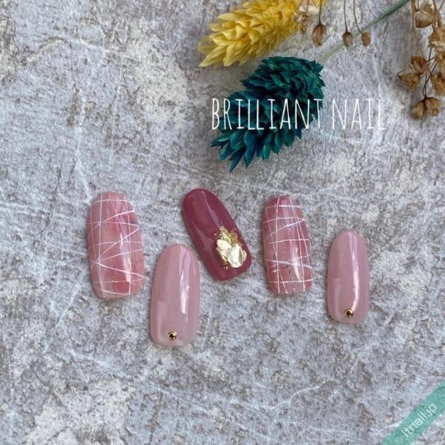 写真 (2枚目) - “ニュアンスチェック”のネイルでおしゃれ度UP！真似したいデザイン10選 - LOCARI（ロカリ）