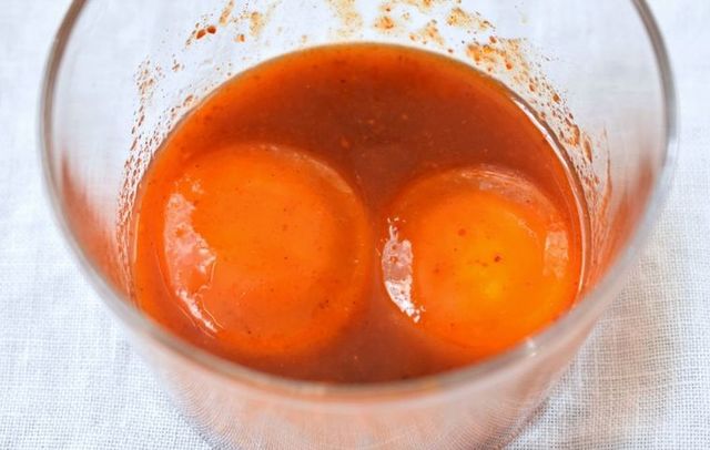 写真 (6枚目) - 究極のTKG「卵黄のキムチ漬け」レシピ。ひと晩かけてねっとり辛うま！ - LOCARI（ロカリ）