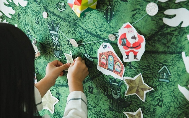 写真 (4枚目) - 貼る・吊るすだけでクリスマス気分！玄関＆部屋に飾りたいお洒落インテリア7選 - LOCARI（ロカリ）