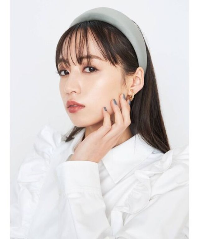 写真 (2枚目) - カチューシャ、リボン、パールetc.デートにもぴったりな冬のヘアアクセ13選 - - LOCARI（ロカリ）