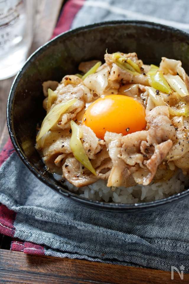 写真 (3枚目) - 食べ応え満点！ガツンと旨い！「絶品“丼”レシピ」12選 - LOCARI（ロカリ） - LOCARI（ロカリ）