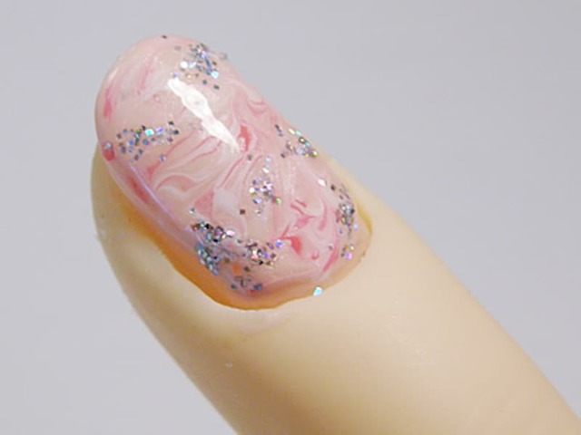 写真 (8枚目) - マーブル柄をセルフネイルで！爪楊枝で代用もOK - LOCARI（ロカリ）