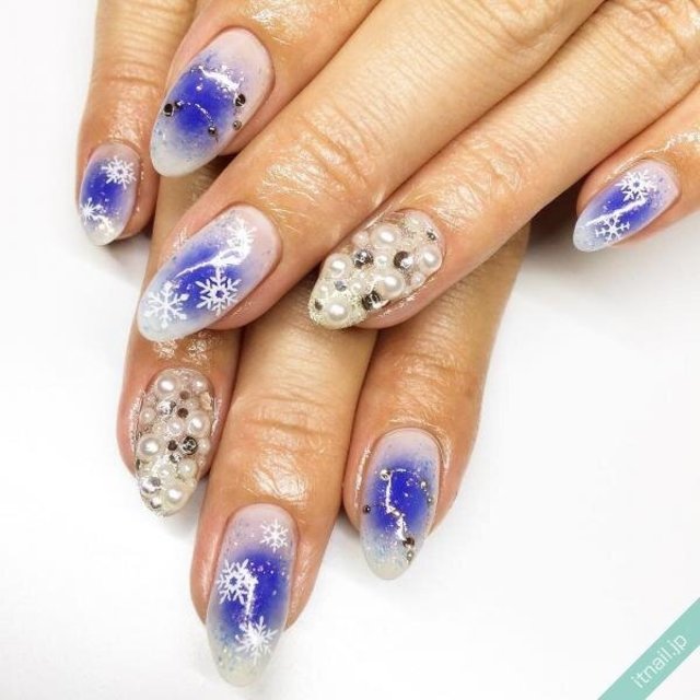 写真 (6枚目) - ぽわんっとチークが冬っぽい♡うっとり見惚れるチークネイル - LOCARI（ロカリ） - LOCARI（ロカリ）