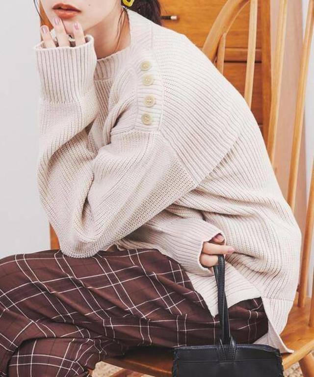 写真 (1枚目) - [coen]今買うべきはコレ！いい女度爆あがりの本命「トップス」5選 - LOCARI（ロカリ）