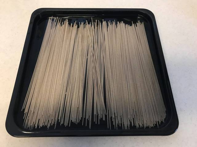 写真 (1枚目) - 年越し蕎麦もう買った？安い乾麺でも生蕎麦みたいに美味しくなる裏ワザ - - LOCARI（ロカリ）