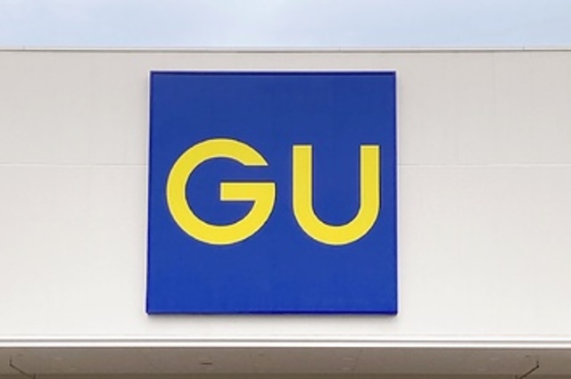 [GU新作]可愛すぎて色違いもほしい〜！1990円の「激かわバッグ」コロンとしたフォルムがたまらない！ - LOCARI（ロカリ）