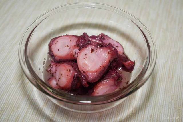 写真 (1枚目) - [10分おつまみ]ゆかりが決め手！爽やか「タコのピクルス」 - LOCARI（ロカリ） - LOCARI（ロカリ）