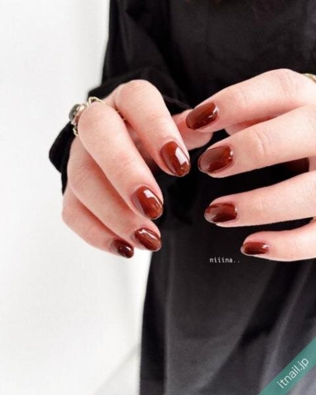 写真 (1枚目) - “レッドブラウン”で作る大人ネイル特集♡おすすめデザインをご紹介 - LOCARI（ロカリ）