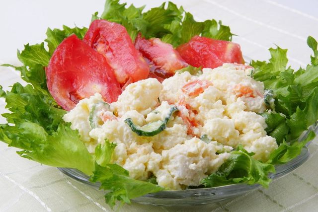 写真 (1枚目) - 気分に合わせて変幻自在♪ macaroni考案「ポテトサラダ」レシピ7選 - LOCARI（ロカリ）
