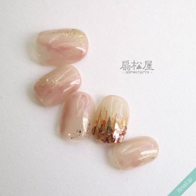 写真 (1枚目) - おしゃれな“もやもやネイル”でニュアンス感GET♡人気デザイン10選 - LOCARI（ロカリ）