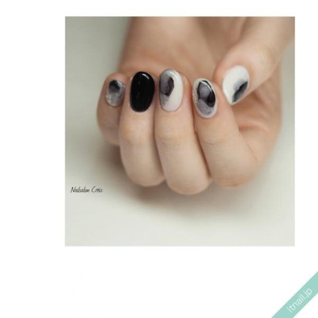 写真 (7枚目) - おしゃれな“もやもやネイル”でニュアンス感GET♡人気デザイン10選 - LOCARI（ロカリ）