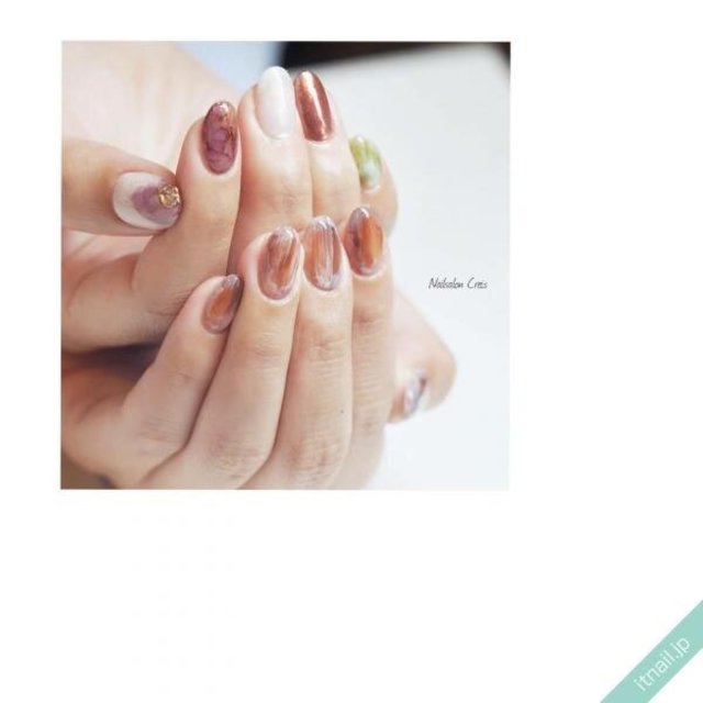 写真 (10枚目) - おしゃれな“もやもやネイル”でニュアンス感GET♡人気デザイン10選 - LOCARI（ロカリ）