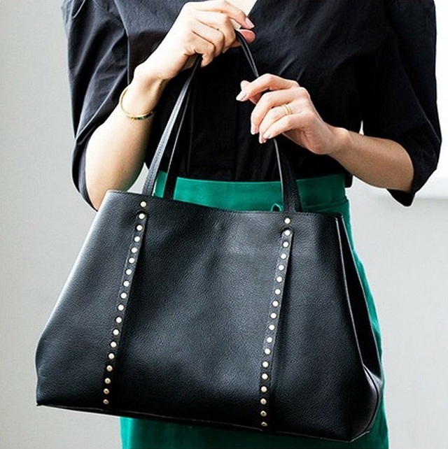 写真 (2枚目) - かっちりスタイルにキマる♡A4サイズの上品トートバッグ5選 - LOCARI（ロカリ）