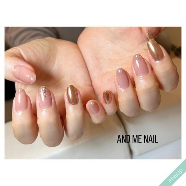 写真 (1枚目) - 気持ちが華やぐ♡冬ネイルにおすすめの[ピンク×ゴールド]デザイン12選 - LOCARI（ロカリ）