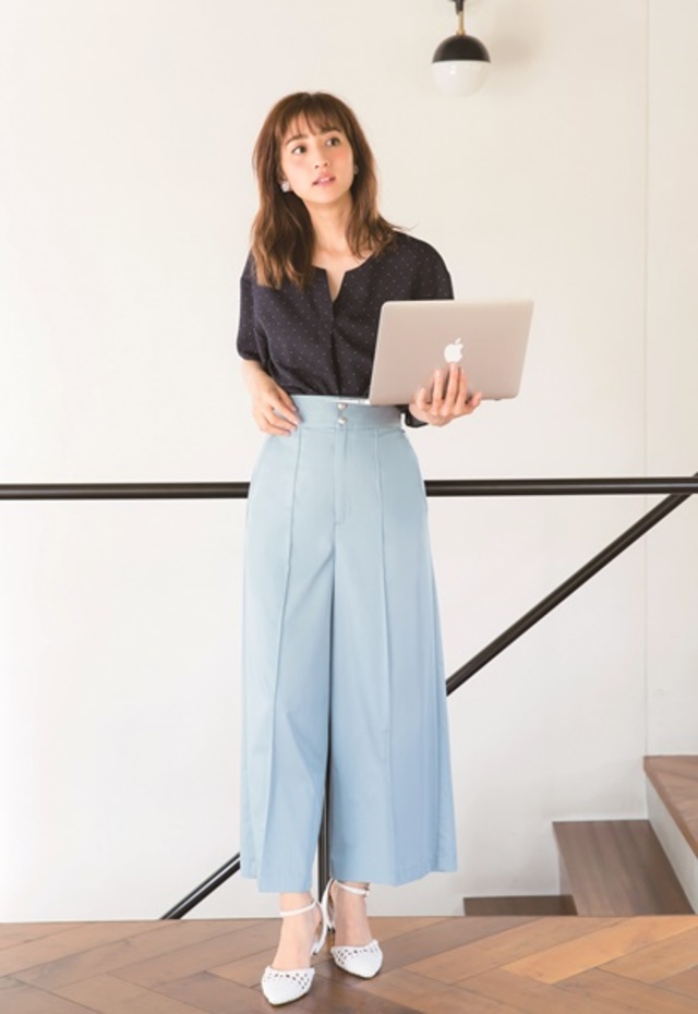 写真 (2枚目) - 憧れのマイナス3kgコーデ♡ デキる女はオフィスでも「華奢見え」 - - LOCARI（ロカリ）