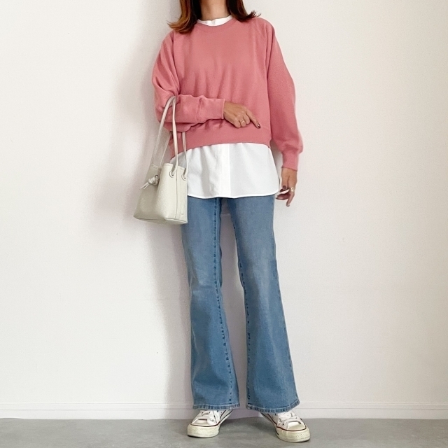 写真 (2枚目) - どこが残念か分かる？「春色スウェット」は着こなしだけでこんなに変わる！NG＆OKコーデ - LOCARI（ロカリ）