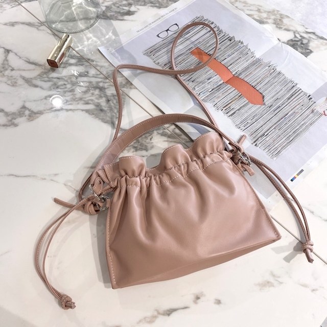 写真 (5枚目) - 全部2WAY以上！身軽なお出かけができる春色コンパクトバッグ3選 - LOCARI（ロカリ）