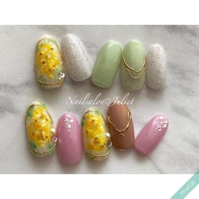 写真 (3枚目) - 3月8日はミモザの日！意味を知って「ミモザネイル」にしよう - LOCARI（ロカリ） - LOCARI（ロカリ）