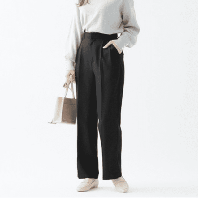 写真 (1枚目) - 働く大人女子は必見！通勤コーデに便利に使える晩冬の「パンツ」5選 - - LOCARI（ロカリ）