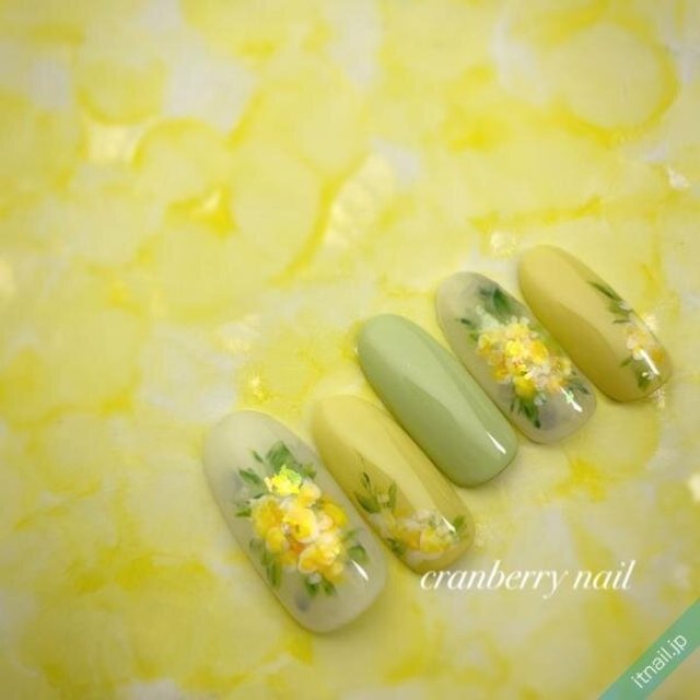 写真 (8枚目) - “ミモザネイル”の季節だよ♡おすすめデザイン～2023～ - LOCARI（ロカリ）