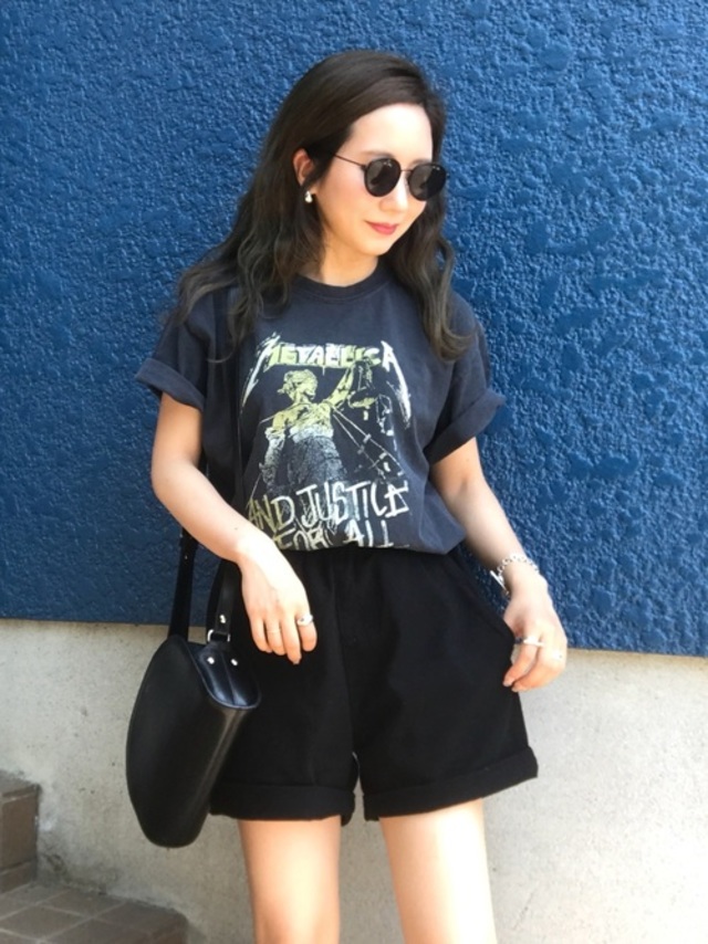 写真 (4枚目) - 2018年版♡こなれ感抜群「ロックT」の大人コーデ特集 - LOCARI（ロカリ）