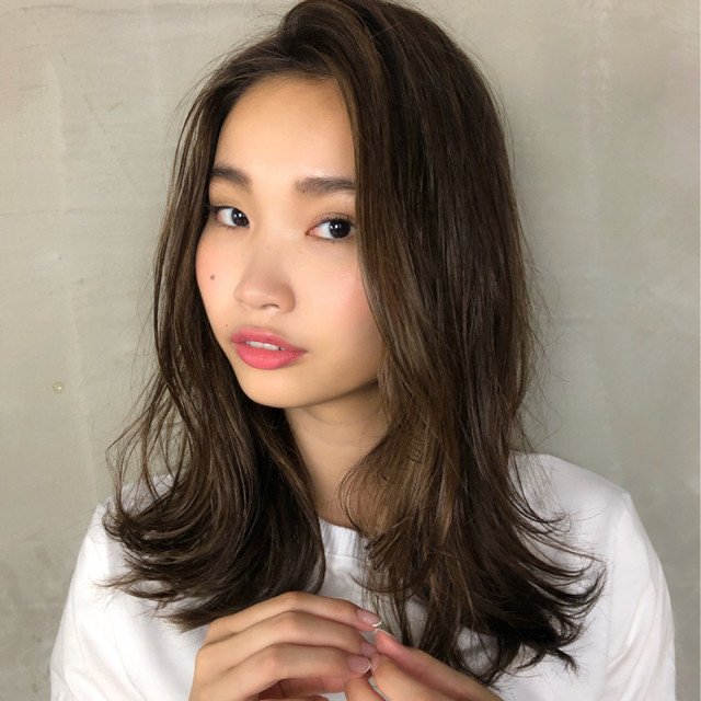 写真 (5枚目) - 女っぽくてオシャレ♡秋のイメチェンは「セミディ」に決まり！ - LOCARI（ロカリ） - LOCARI（ロカリ）