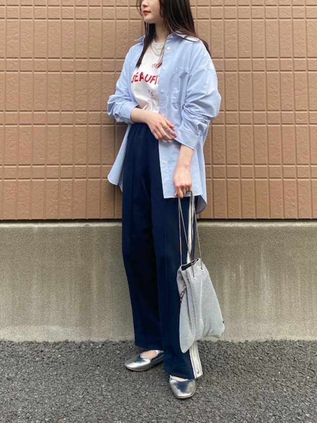 写真 (2枚目) - [ユニクロetc.]2023春のお手本コーデ15選。おしゃれな実践スタイルをご紹介 - LOCARI（ロカリ）