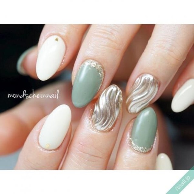 写真 (2枚目) - 《うねうねミラー》で作る春のニュアンスネイル♡指先のこなれ感UP！ - LOCARI（ロカリ）