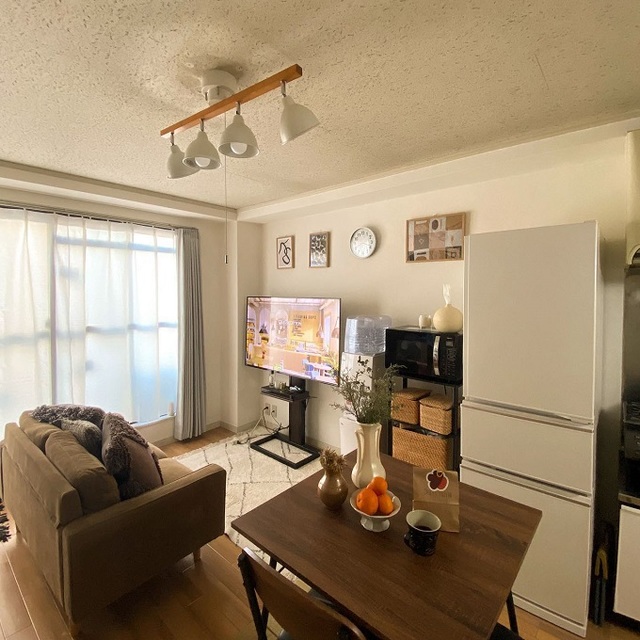 写真 (1枚目) - 快適な家具配置・レイアウトは？1LDKの二人暮らしインテリア実例集 - LOCARI（ロカリ）