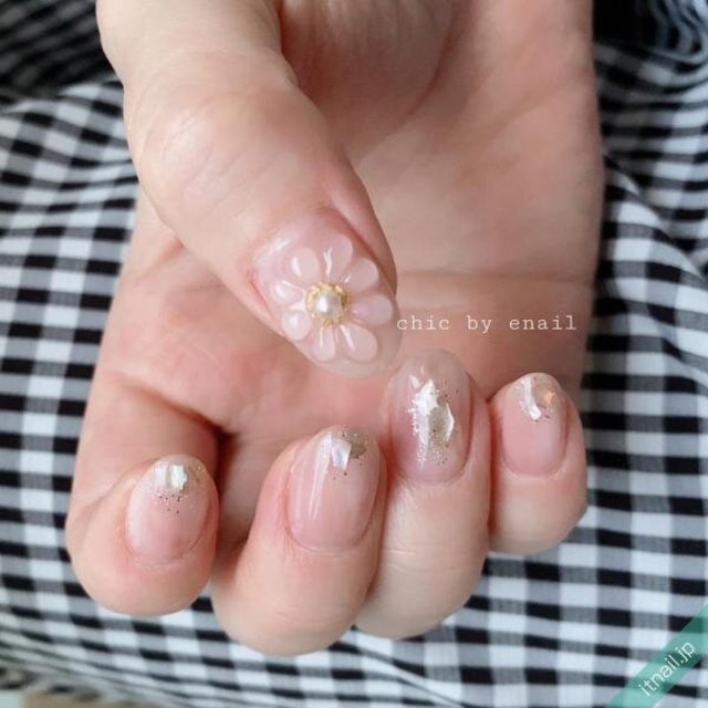 写真 (1枚目) - 迷わず楽しみたい《ぷっくりフラワーネイル》集♡おすすめデザイン2023 - LOCARI（ロカリ）